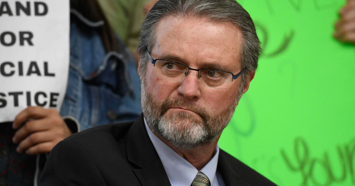 SBCC President Announces Early Retirement - The Santa Barbara Independent