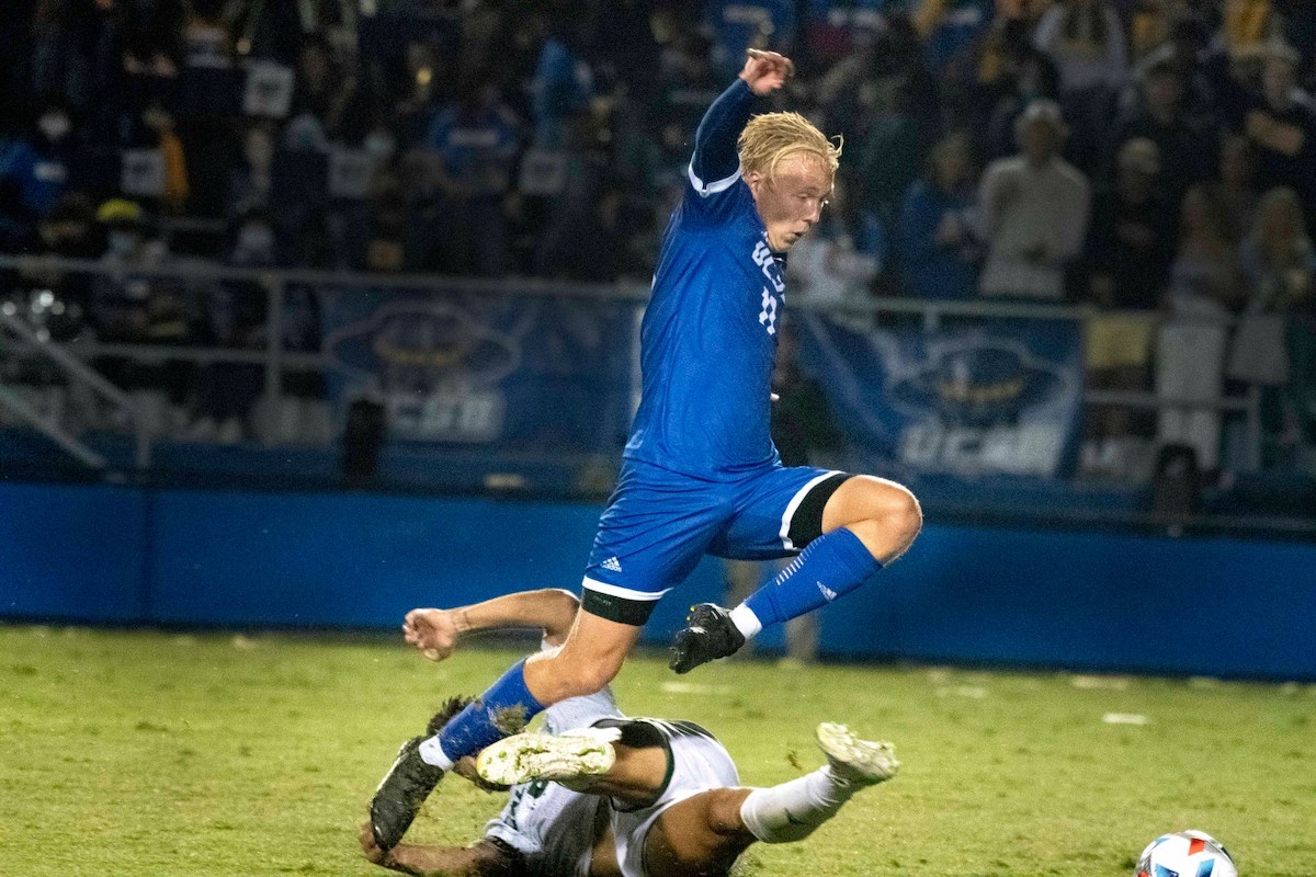 Massive Crowd Sparks UCSB to Victory over Cal Poly - The Santa Barbara ...