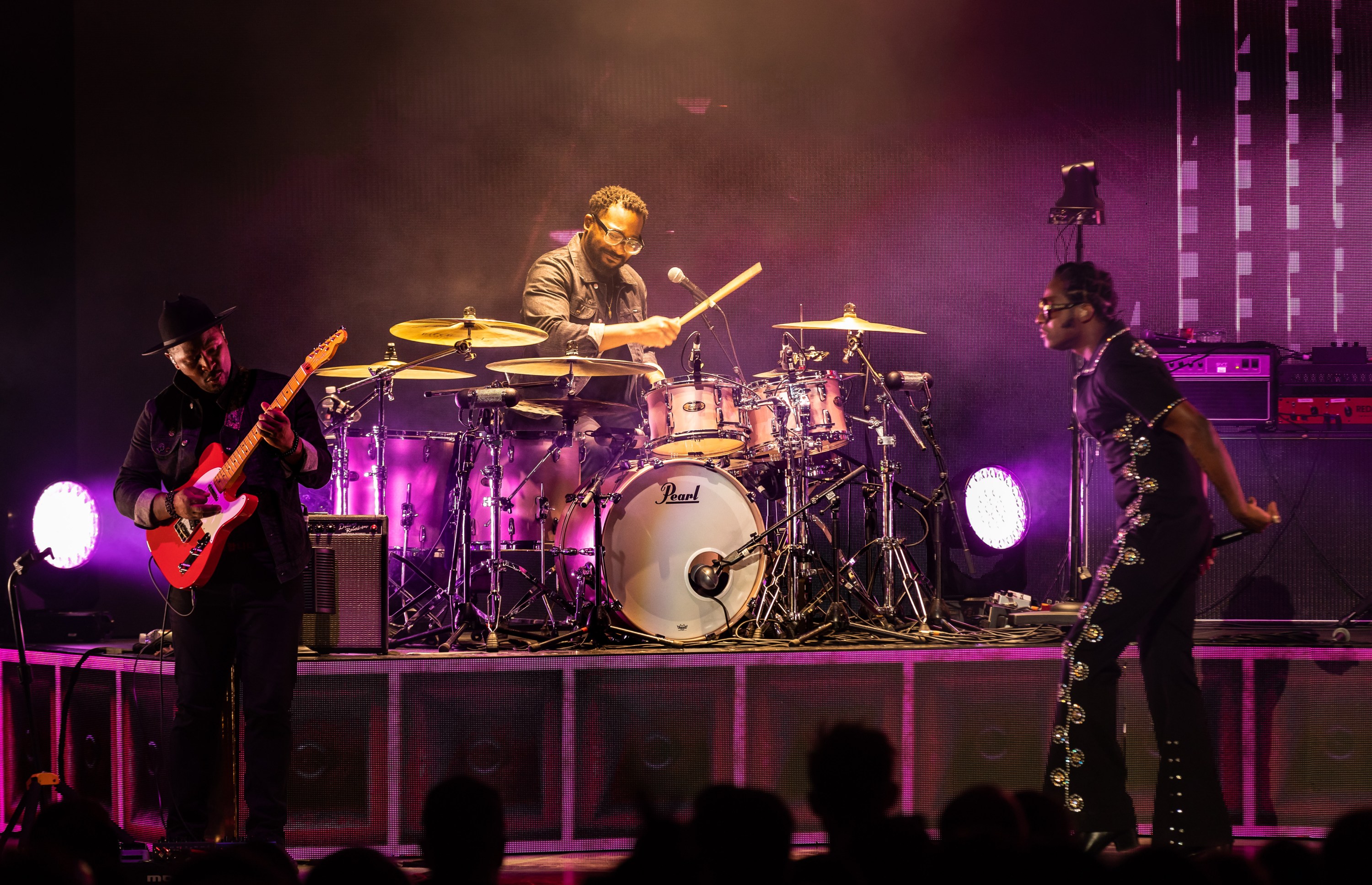 Review | Leon Bridges at the Santa Barbara Bowl - The Santa Barbara ...