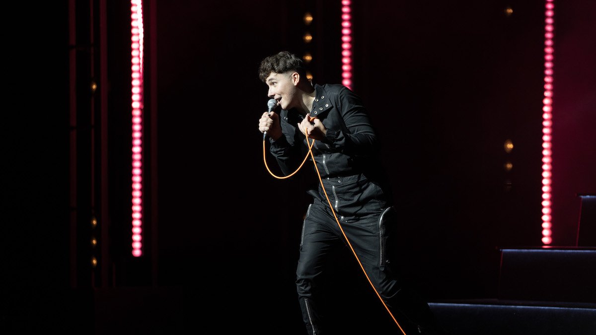 YouTube Comedian Daniel Howell Unleashes Live-Action Doomscroll at ...