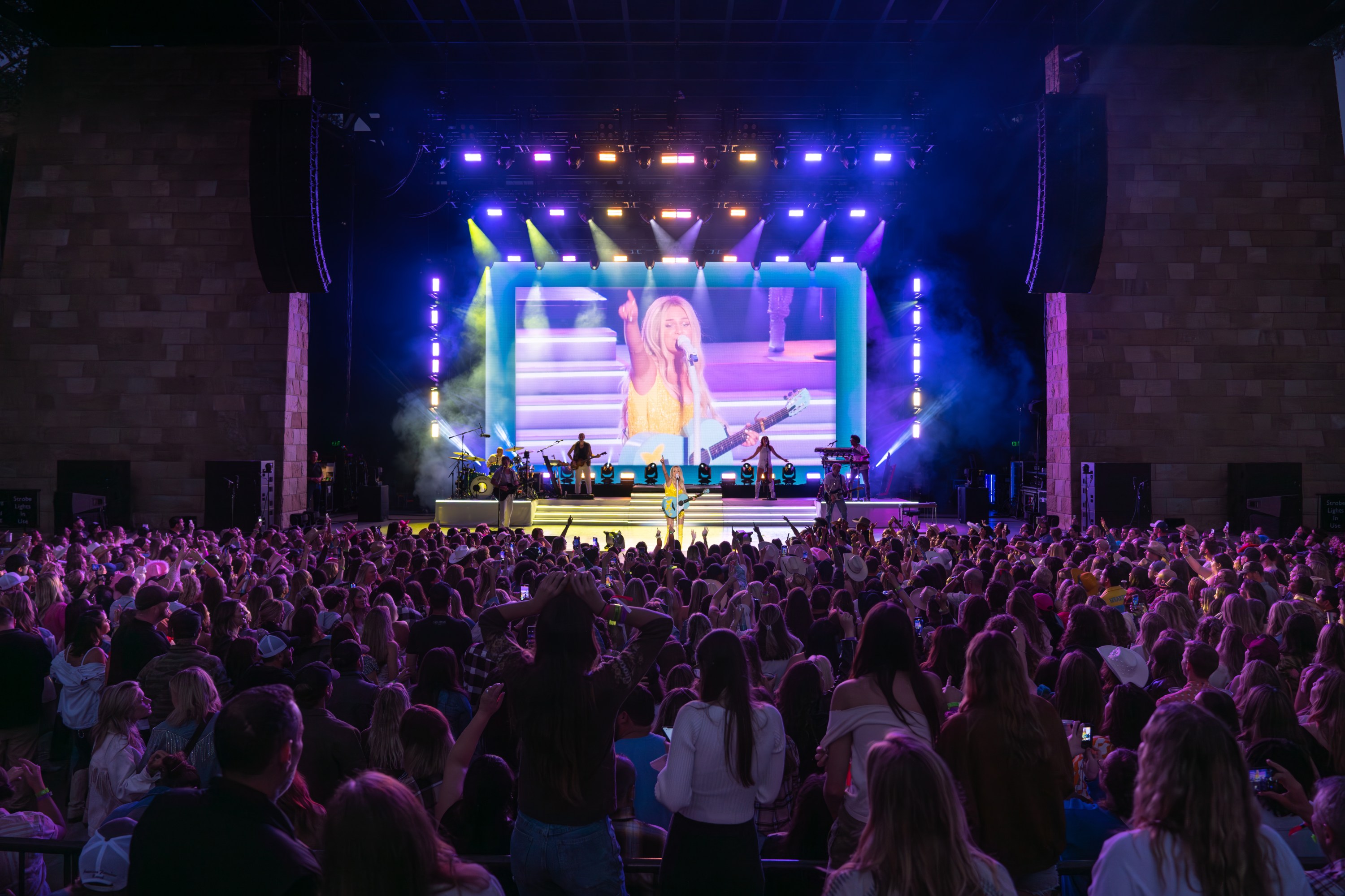Review | Kelsea Ballerini Brings a Ray of Sunshine to the Santa Barbara ...
