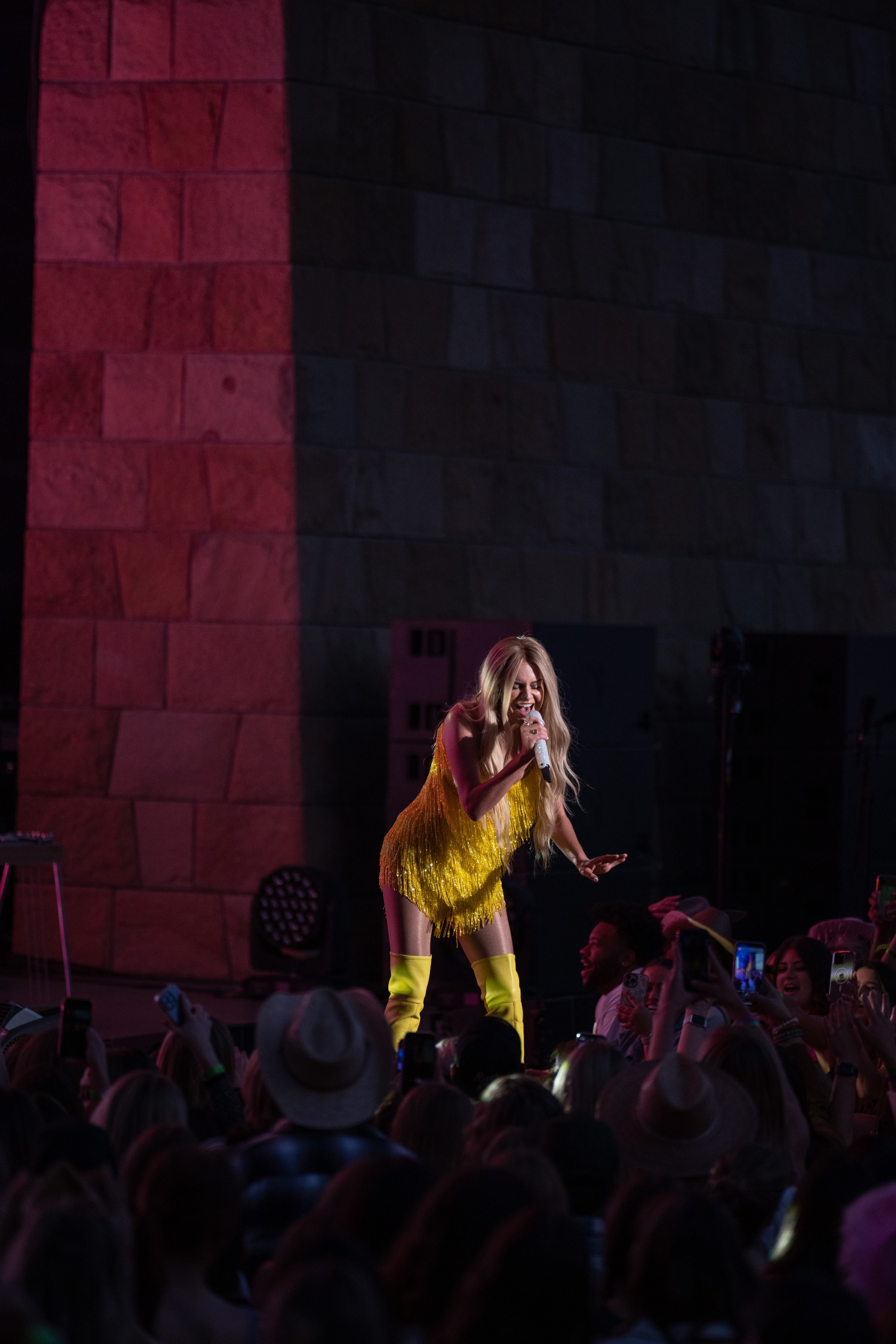 Review | Kelsea Ballerini Brings a Ray of Sunshine to the Santa Barbara ...