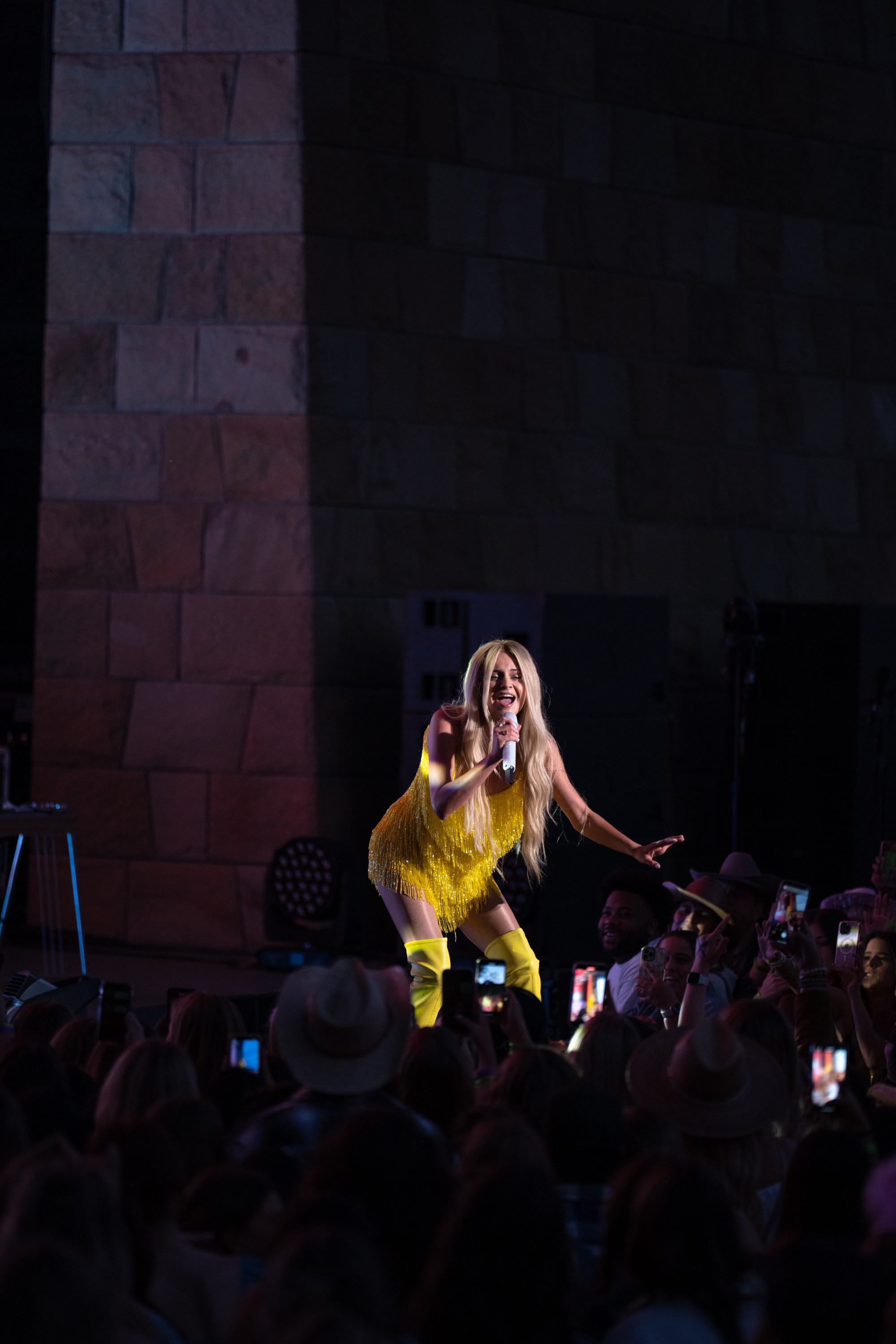 Review | Kelsea Ballerini Brings a Ray of Sunshine to the Santa Barbara ...