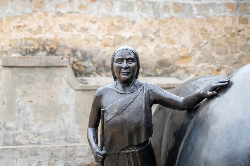 Chumash Memorial Bear Sculpture Installed in Old Mission Cemetery - The ...