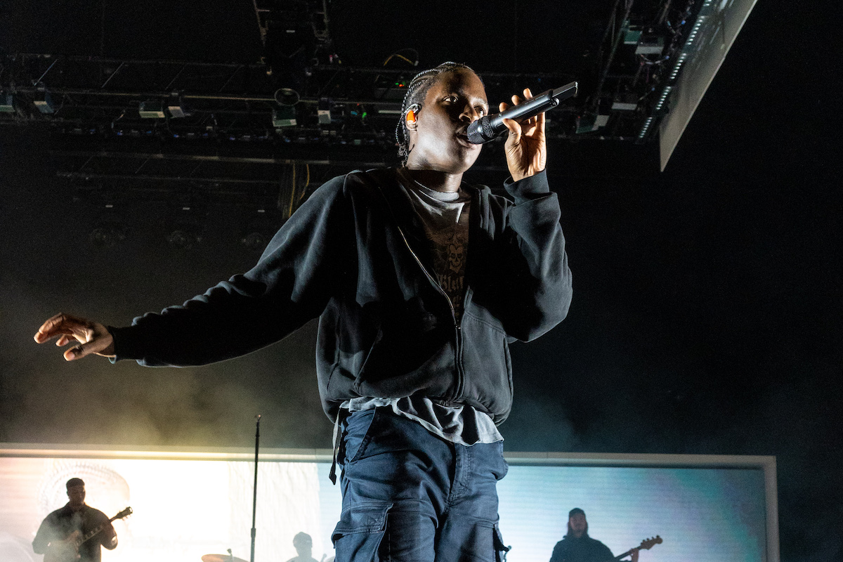 Daniel Caesar Brings Dewy Daydreams to the Santa Barbara Bowl - The ...