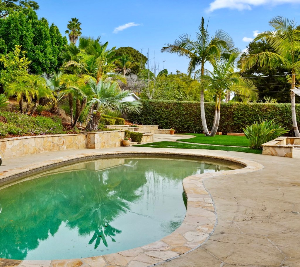 The Home Page | Sparkling Pools and Twinkling Lights - The Santa ...