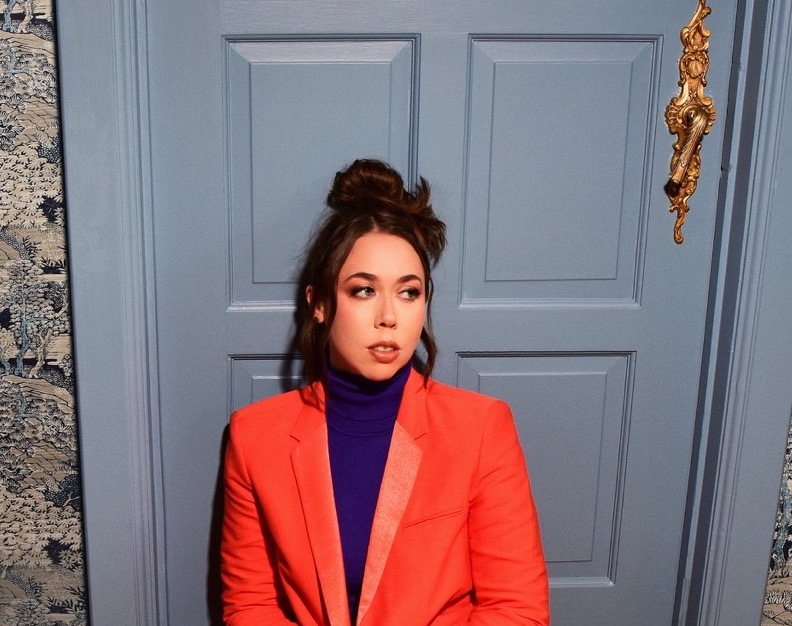 Sarah Jarosz Brings the Dreamy Sounds of ‘Polaroid Lovers’ to Santa ...