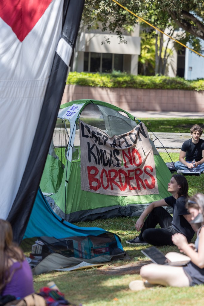 UC Santa Barbara Students Set Up Gaza War Protest Camp Peacefully - The ...