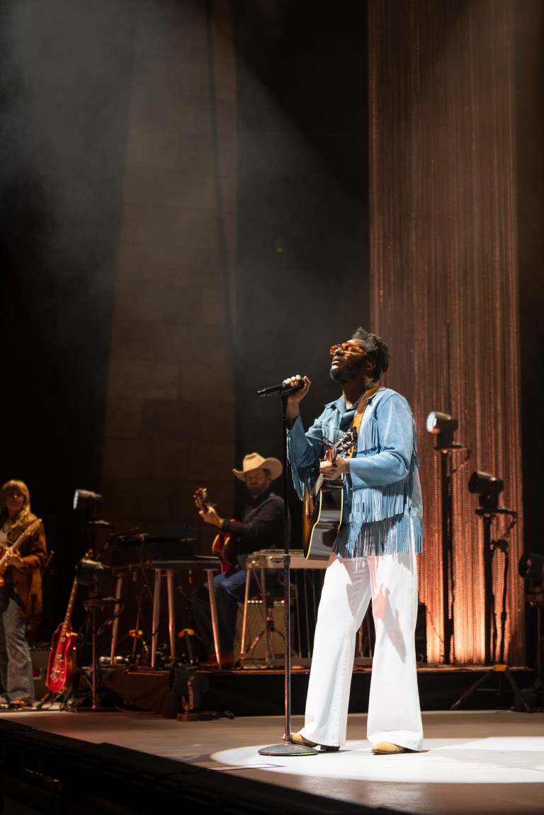 Review | An Entrancing Evening with Leon Bridges at the Santa Barbara ...
