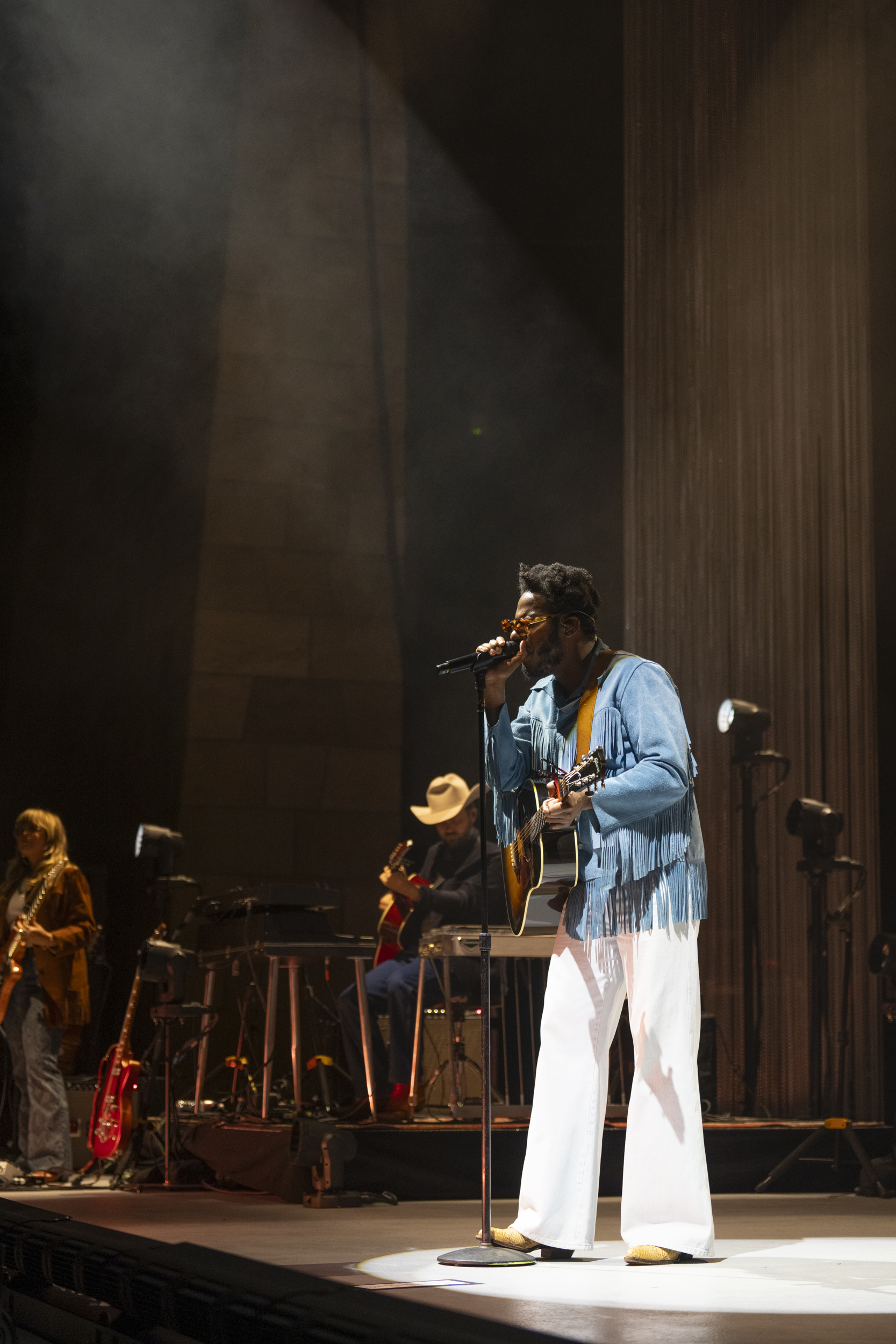 Review | An Entrancing Evening with Leon Bridges at the Santa Barbara ...