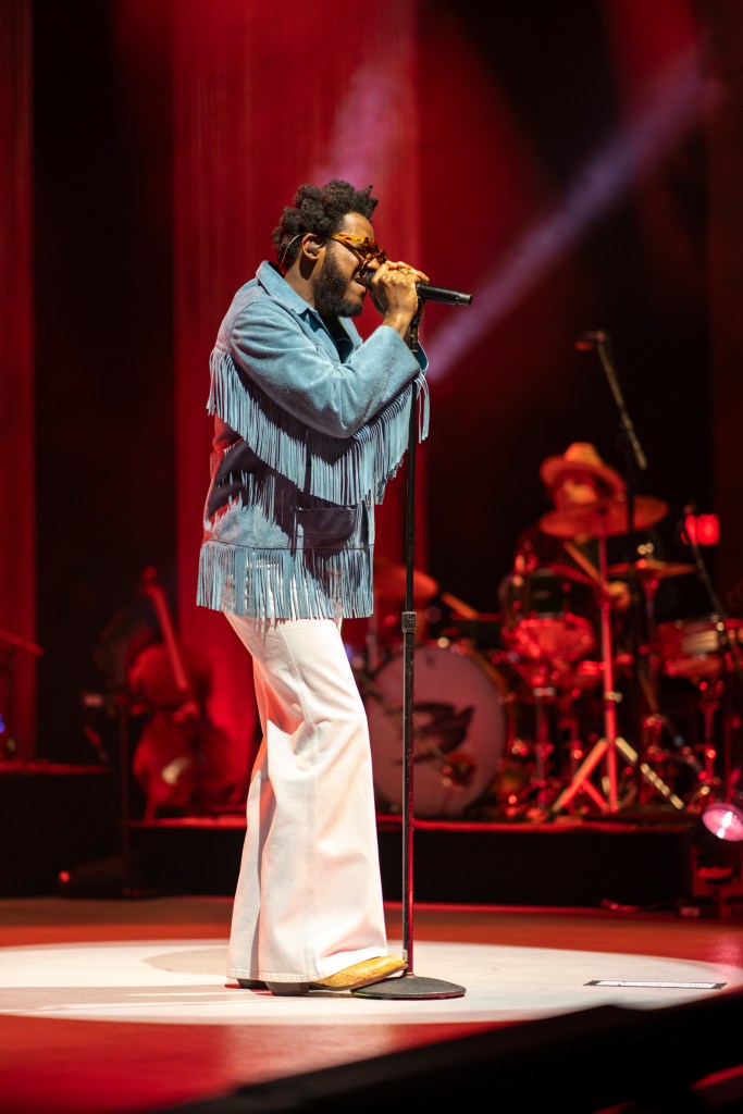 Review | An Entrancing Evening with Leon Bridges at the Santa Barbara ...