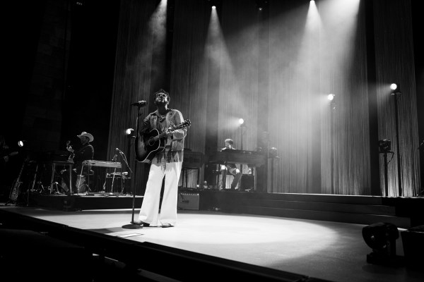 Review | An Entrancing Evening with Leon Bridges at the Santa Barbara ...