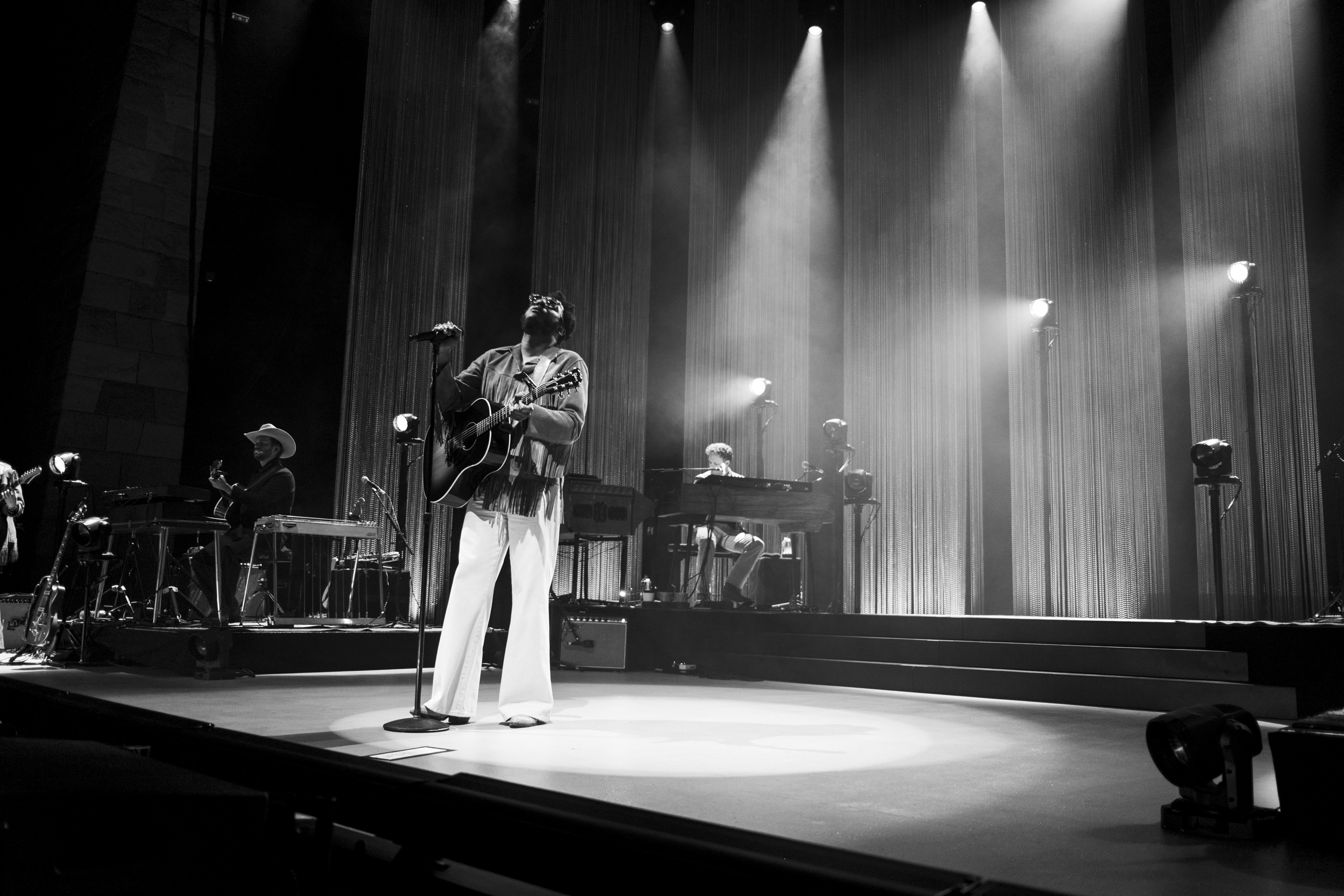 Review | An Entrancing Evening with Leon Bridges at the Santa Barbara ...