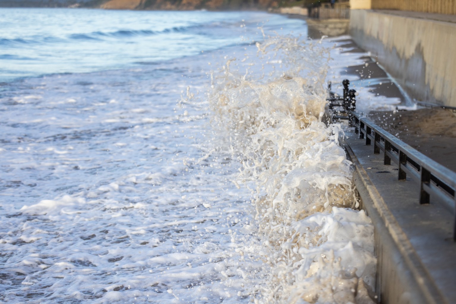 Santa Barbara Sees Sea Levels Rise During King Tide - The Santa Barbara ...