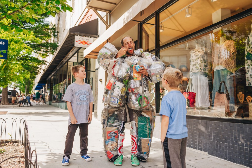‘Man Who Owns Nothing’ Stops in Santa Barbara on 1,500-Mile Walk from ...